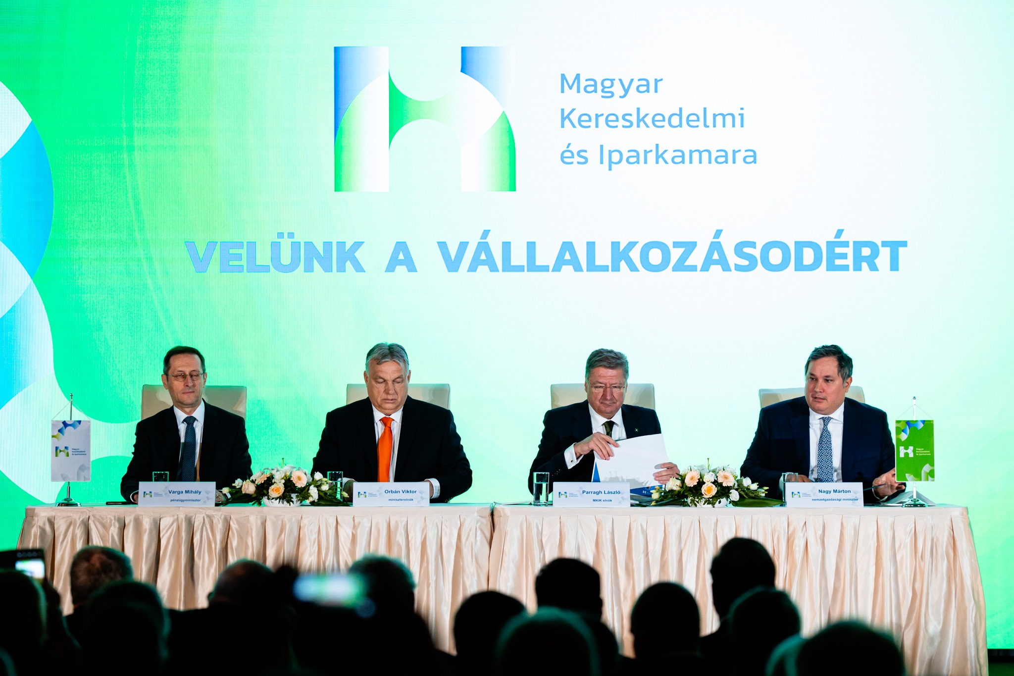 Gazdasági évnyitó - Parragh László: a gazdaság szereplőinek élni kell a ...