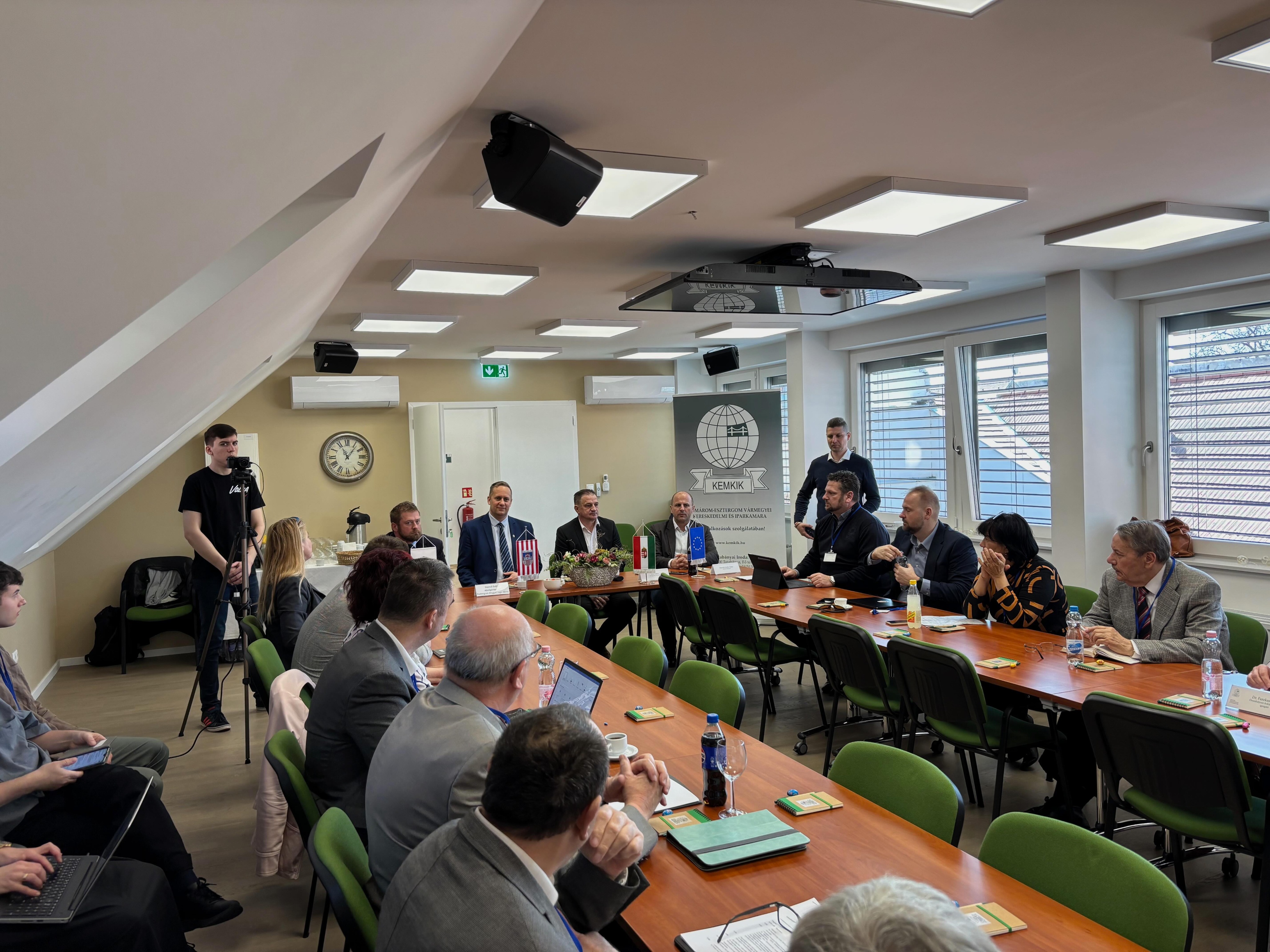 A gazdaság etikája - szakmai konferencia - Magyar Kereskedelmi és ...