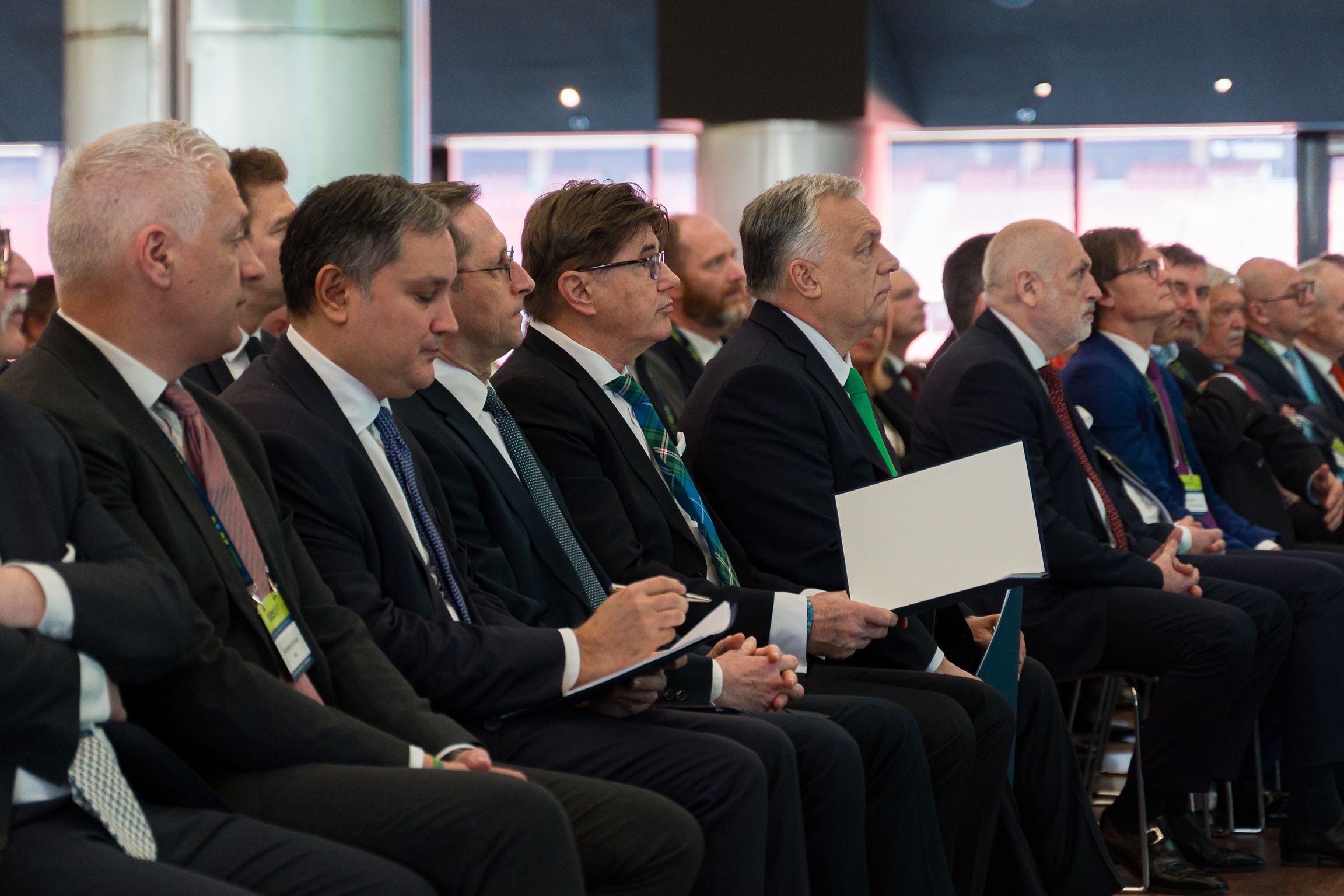 Versenyképesség növelés - Bürokráciacsökkentés, adóegyszerűsítés a ...